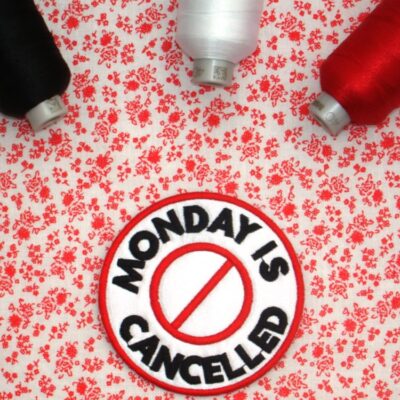 Monday is cancelled - Emblemas Académicos